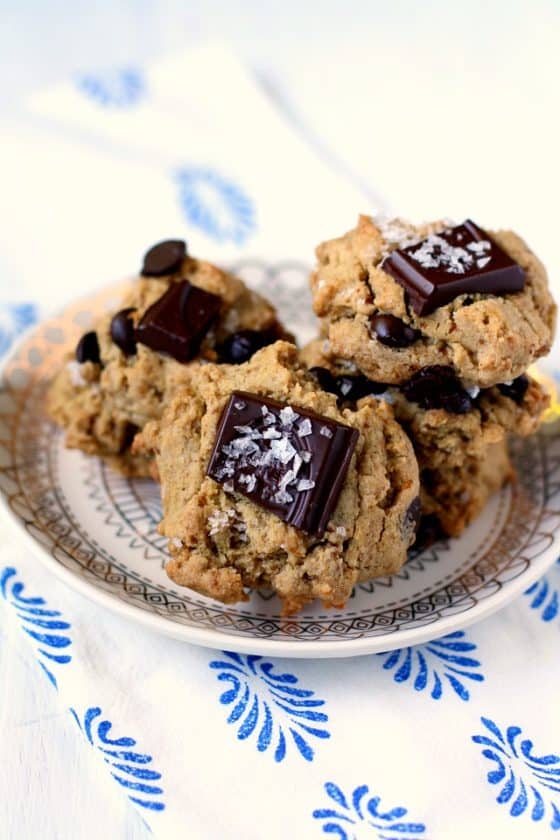 Salted Chocolate Chunk Quinoa Flour Cookies (GF, Vegan). - The Pretty Bee