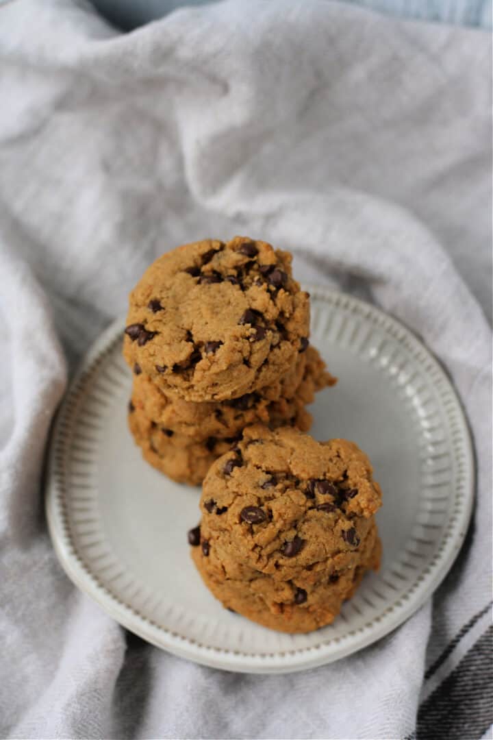 Healthier Chewy Chocolate Chip Cookies. - The Pretty Bee