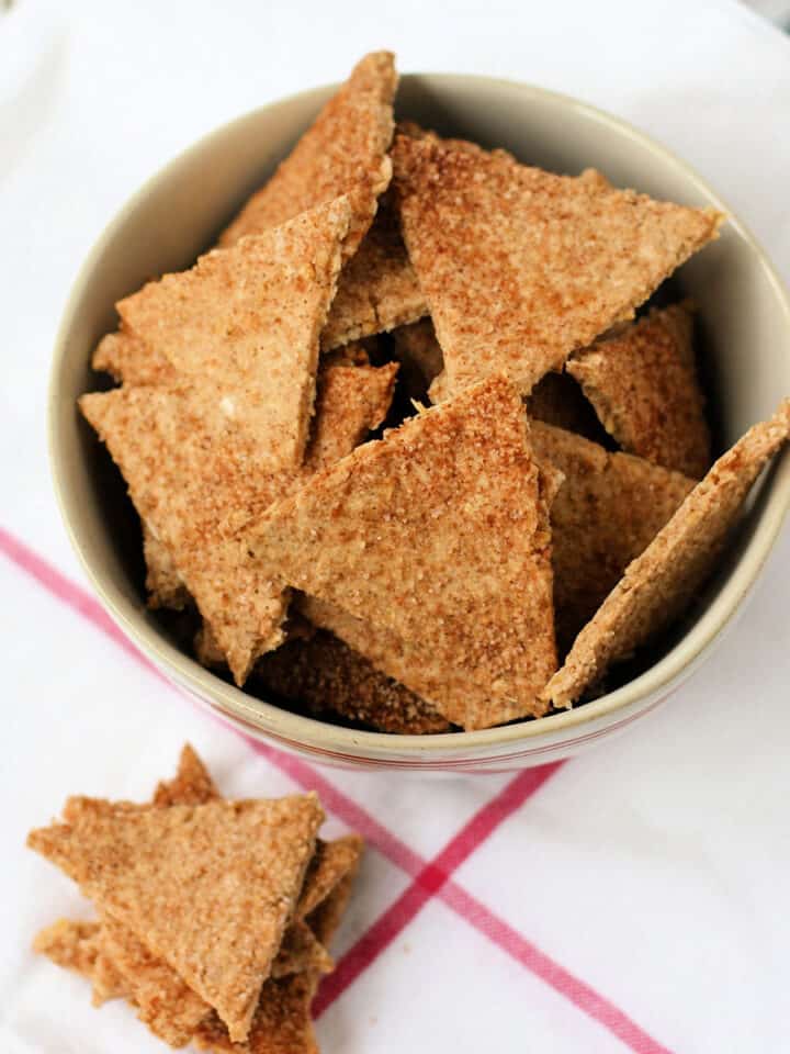 Easy Oatmeal Crackers (Gluten Free and Vegan). - The Pretty Bee
