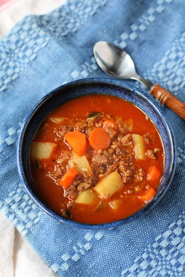 The Easiest No Bean Beef Chili. - The Pretty Bee