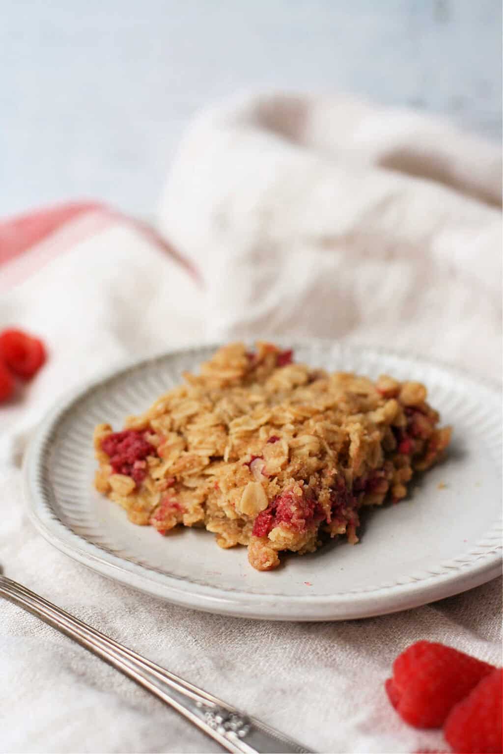 Raspberry Oat Bars (Gluten Free, Vegan). - The Pretty Bee