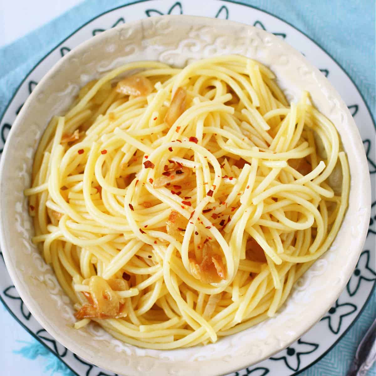 Gluten Free Garlic Spaghetti (Spaghetti Aglio e Olio). - The Pretty Bee